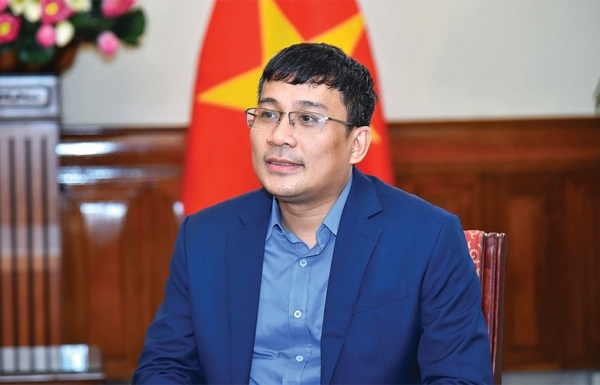 Flexible diplomacy across all fronts