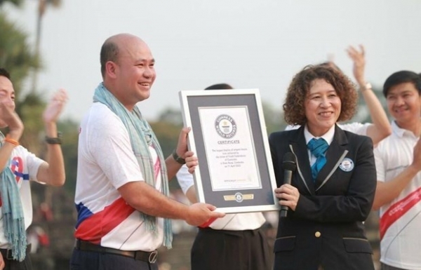 Cambodia breaks Guinness world record for largest display of origami hearts