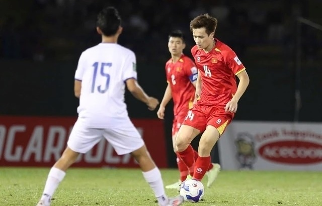 Midfielder Nguyen Hoang Duc invited to watch Manchester City match