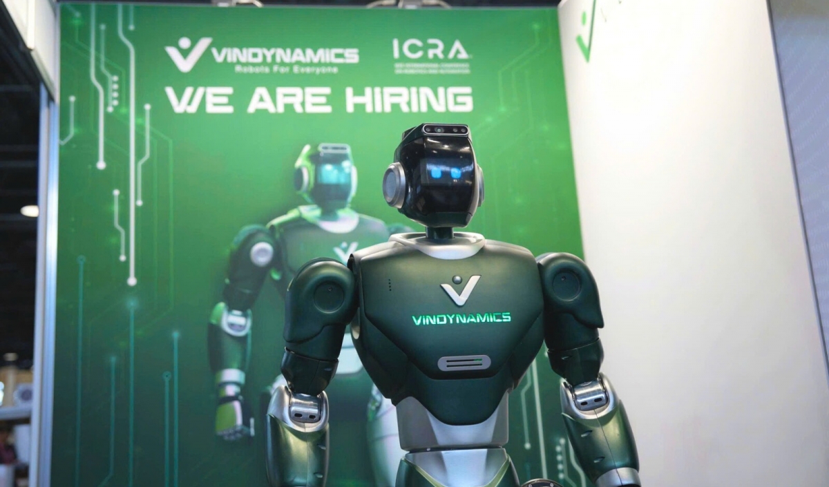 VinDynamics unveils first humanoid robot Dyno at global robotics events