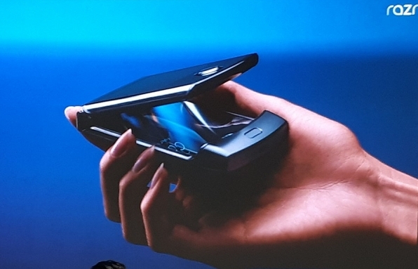 Motorola’s evolution of iconic flippable cell phone RAZR comes to Asia