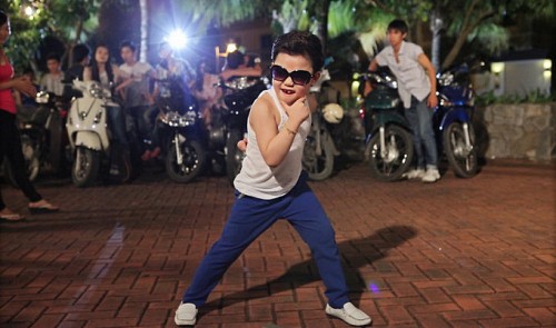 “Little Psy” warmly welcomed back in HCMC