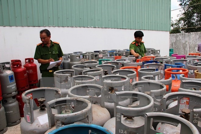 Police find thousands of fake gas cylinders in Tây Ninh