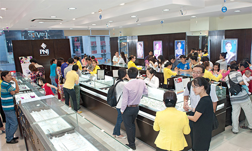 Foreign consultants keep PNJ a step ahead