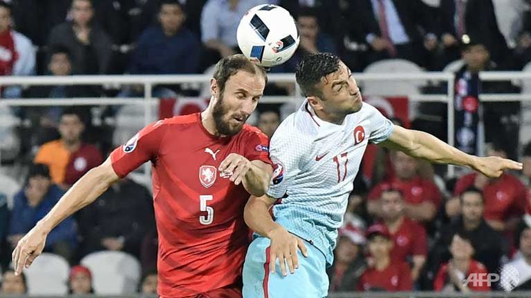 Turkey stun Czech Republic to revive hopes