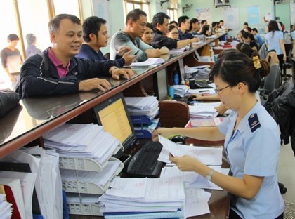 New customs system troubles firms, authorities alike