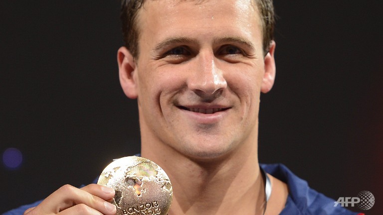 Lochte wins worlds gold despite blurred vision