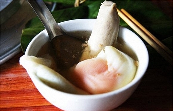 Hot steamed rice rolls, a must try in Cao Bang