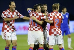 Convincing win leaves Croatia in pole position
