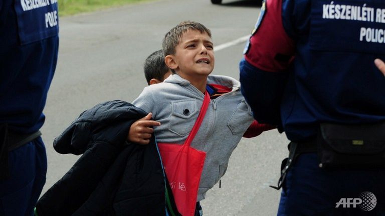 EU unveils "bold" plan to share 160,000 refugees