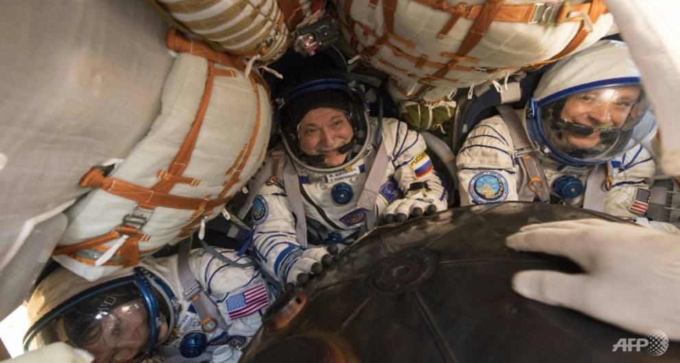 Record-breaking NASA astronaut comes back to Earth