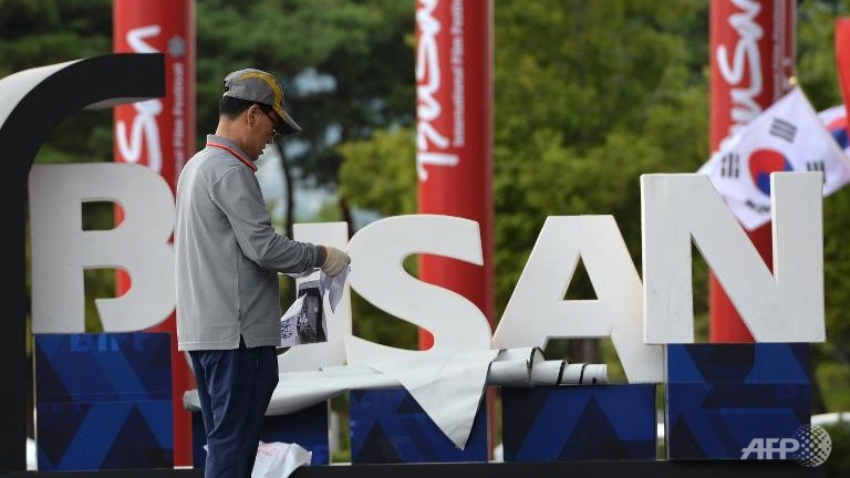 Two takes on love clinch Busan film prize